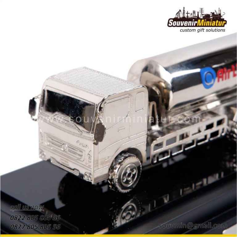 Souvenir Miniatur Truk PT Trimuda Nuansa Citra Eksklusif