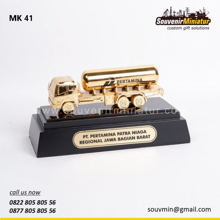 Miniatur Truk Tanki LPG PT Pertamina Patra Niaga